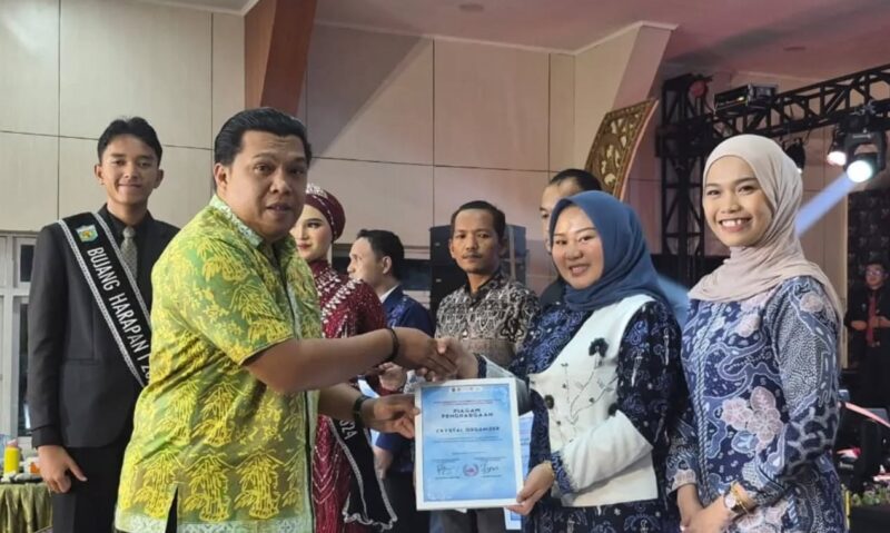 Hutri Randa Hadiri Grand Final Bujang dan Gadis 2025 - Aksarabrita.com